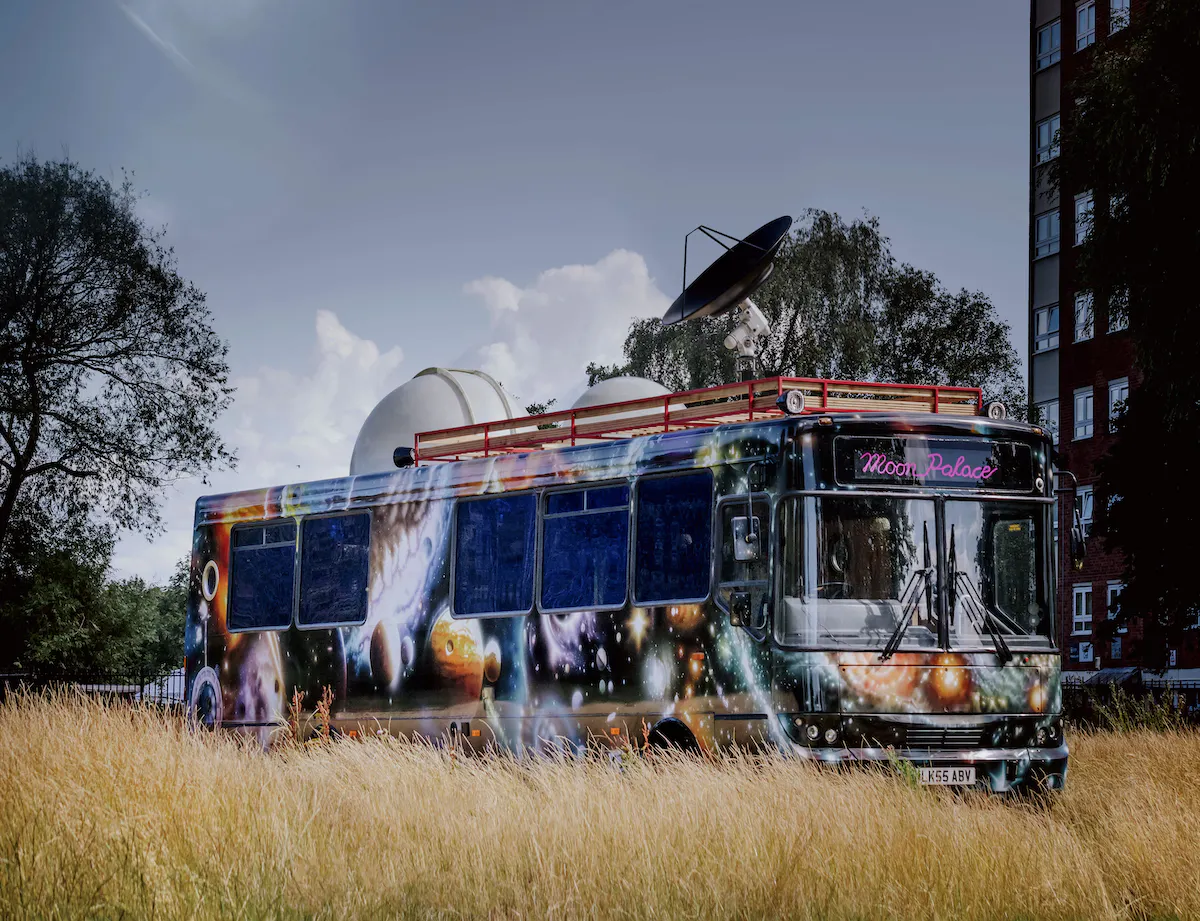NAUKA | Moon Palace: the observatory bus bringing ‘awe and wonder’ to Leeds